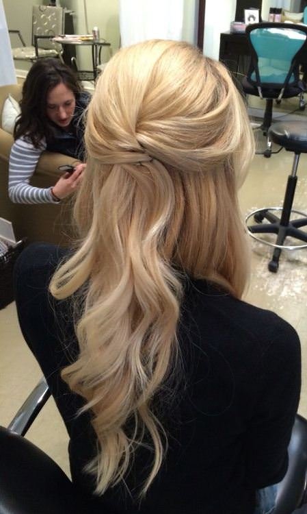 20 Best Updos for Curly Hair