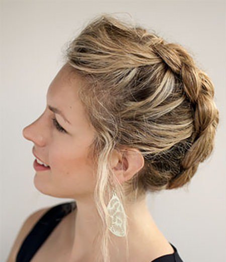 20 Stunning Updos for Short Hair