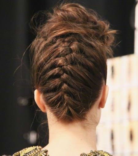 20 Elegant and Easy Frizz Hairstyles